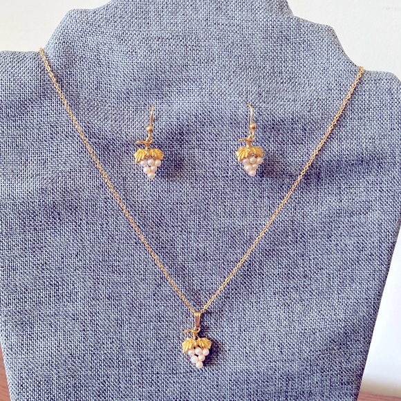 Sarah Coventry | Jewelry | Sarah Coventry Faux Pearl Set | Poshmark